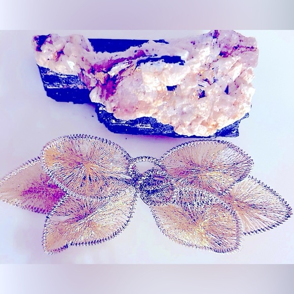 Vintage | Jewelry | 35 Vintage Pin In Gold Wire Mesh Bow Shape Leaf ...